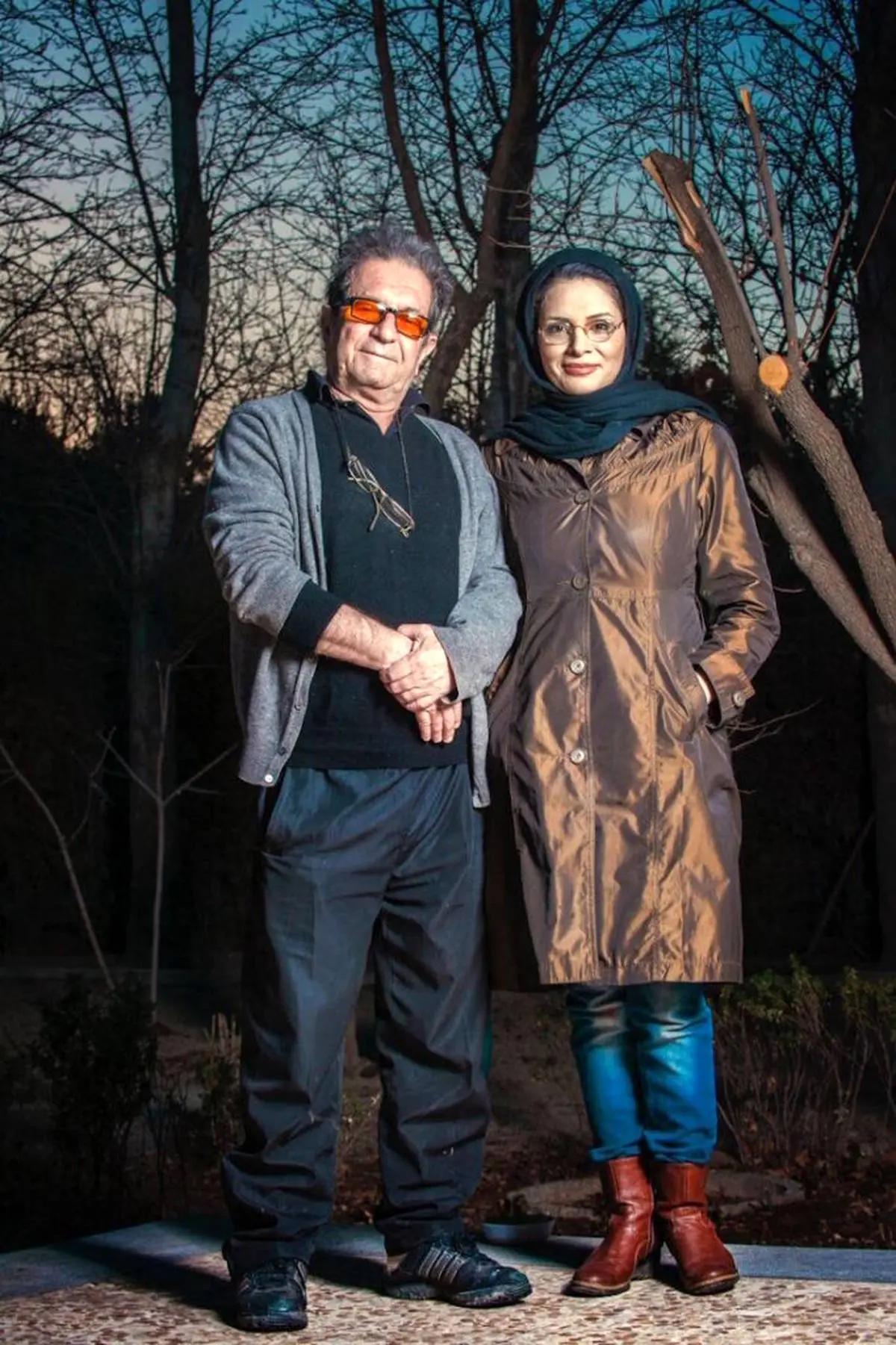 ضجه زدن مونا دختر داریوش مهرجویی بالای جنازه پدر و مادر گریه تلخ دختر